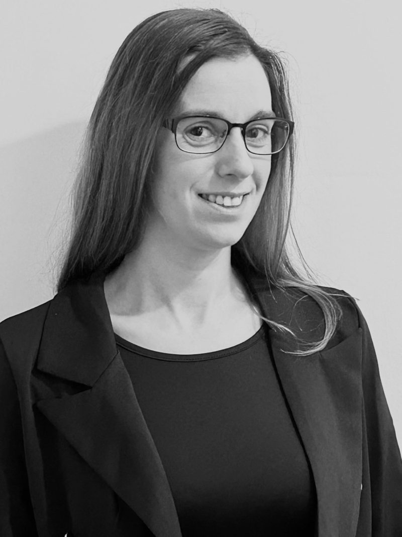 Emma Emes (née Davies) - Thomas & Thomas Solicitors Ltd